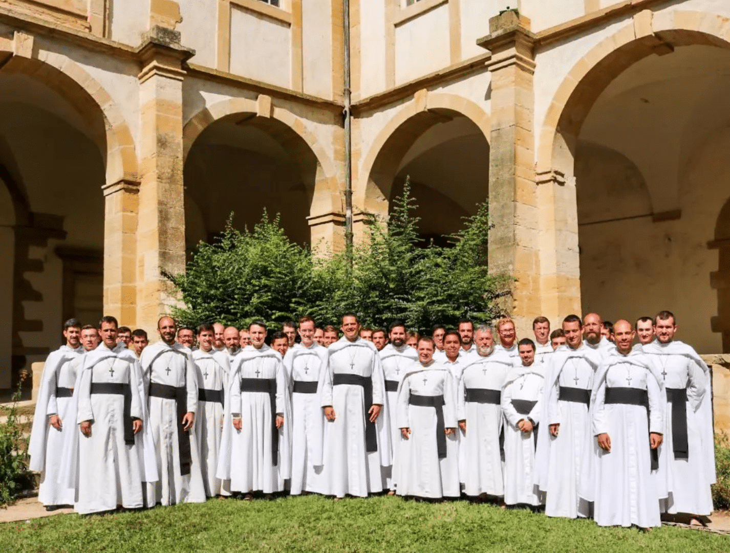 Ordinations diaconales pour les Missionnaires de la Miséricorde Divine ...