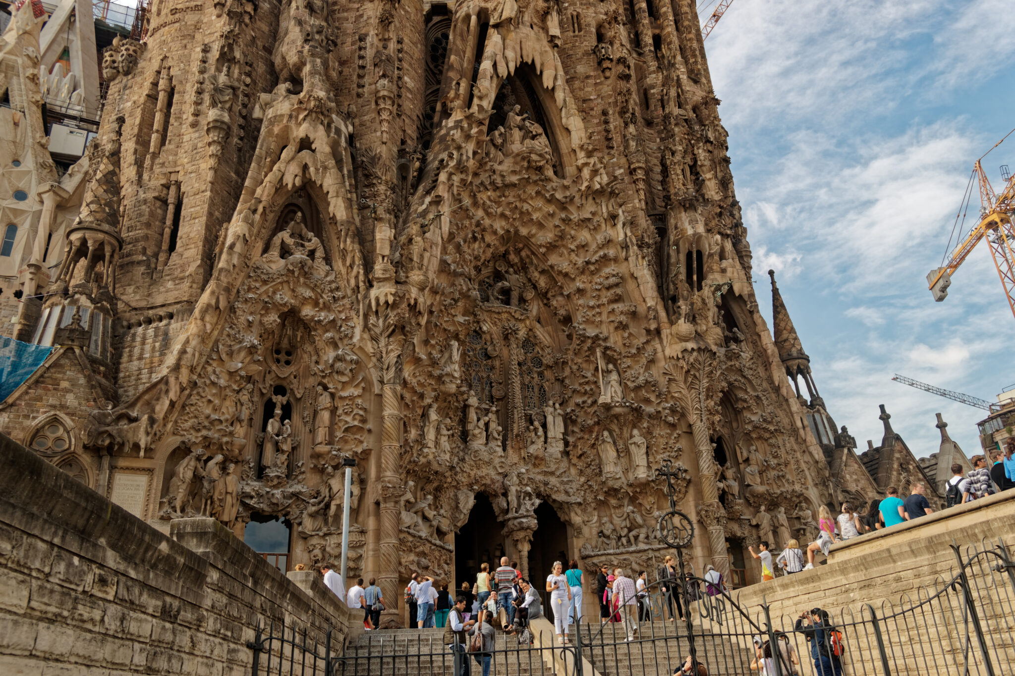 Centenaire de Gaudí (4/4) : La Sagrada Família, un temple catholique ...